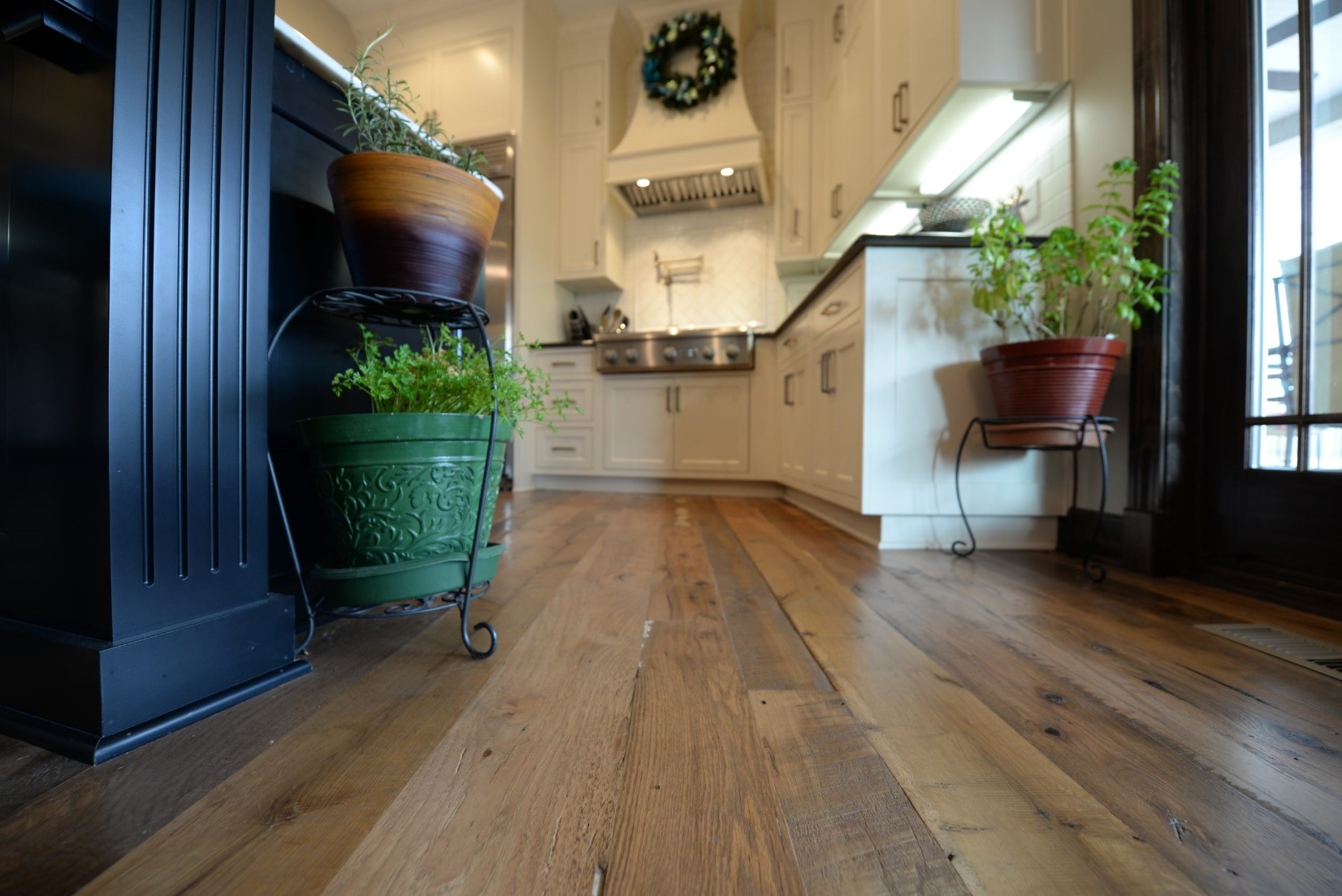 17 Popular Wood Floor Colors Perfect For Your Next Project - Elmwood ...